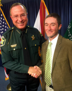 PETA’s Dan Paden Defends ‘the Least of These’ | PETALambs.com